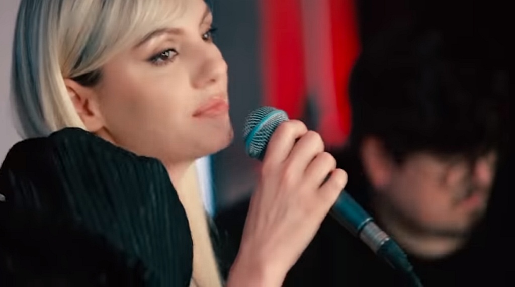 Alexandra Stan ne introduce intr-o stare de visare cu un nou live ... Alexandra Stan ne introduce intr-o stare de visare cu un nou live ...