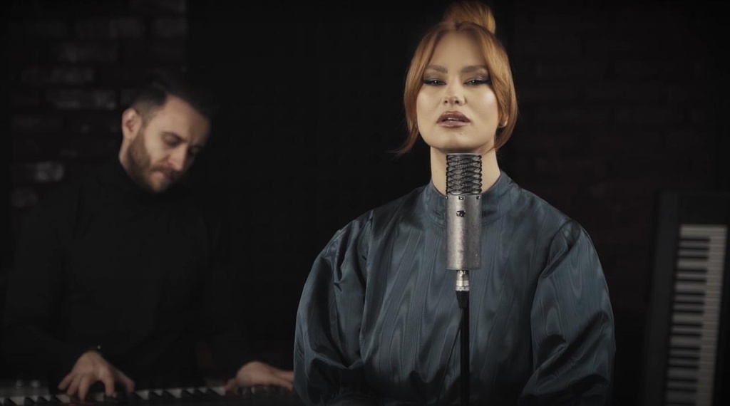 Feli – surpriză pentru fanii ei, cover după hitul ”Easy on me” – Banat ...