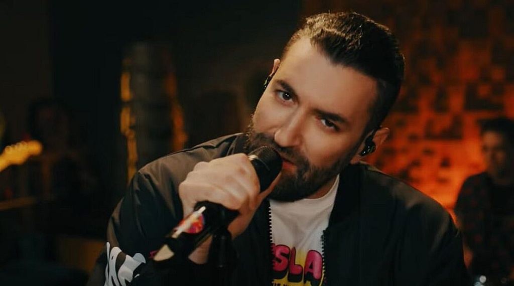 Smiley a lansat un nou live session, de această dată pentru piesa ”Mai ...