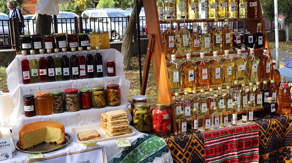„Festivalul Răchiei și a Bucatelor Tradiționale din Banatul Montan ...