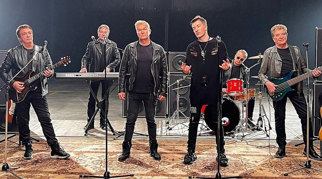 Arsenium (ex O-Zone) colaborează pentru prima dată cu Holograf și ...